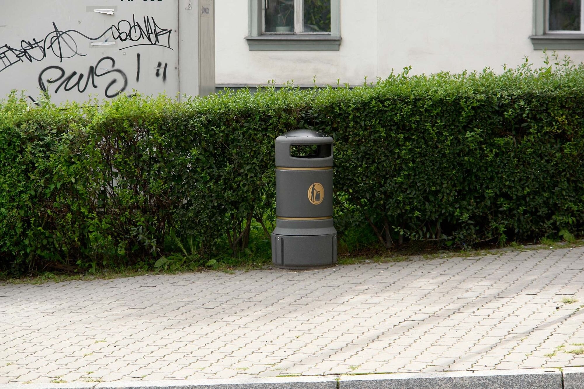 Neopolitan Waste Bin – Durable Durapol Construction